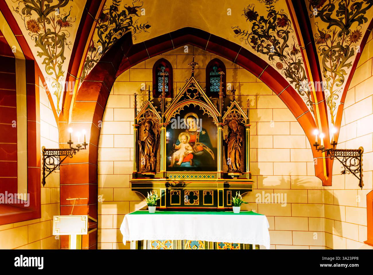 Chapel of Mary, Marienkapelle. Church of St. Martin, Martinskirche, is ...