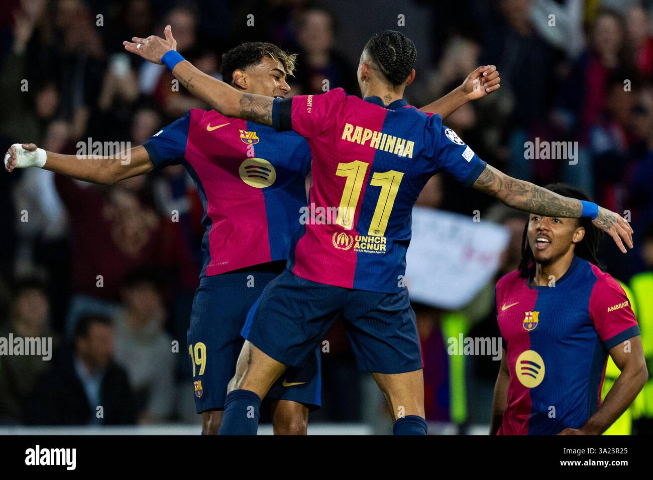 Raphina (FC Barcelona) celebrates with his teammate Lamine Yamal (FC ...