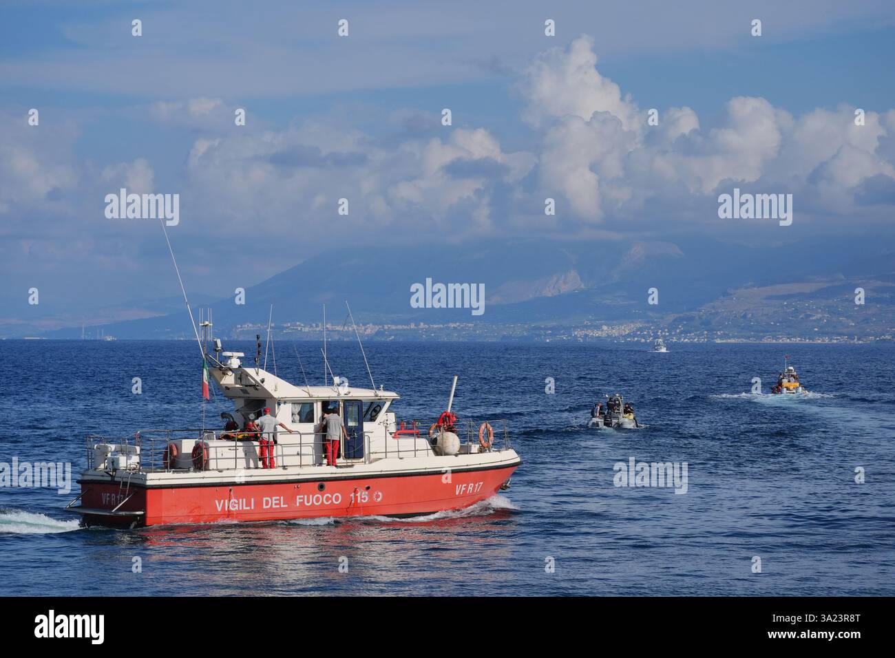 A dive team from the Italian Fire and Rescue Service heads out to the ...