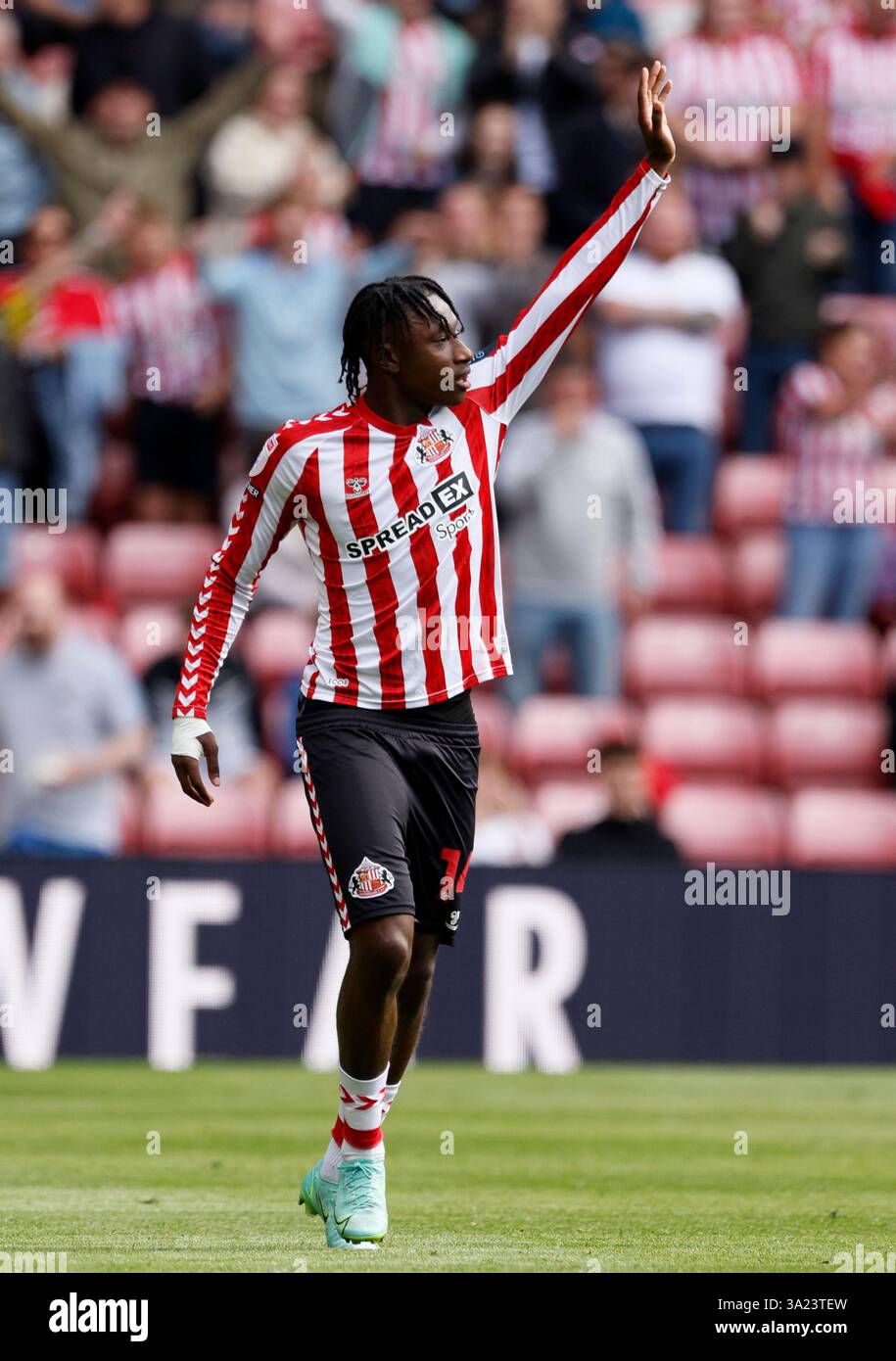 Sunderland's Romaine Mundle celebrates after scoring his sides first ...