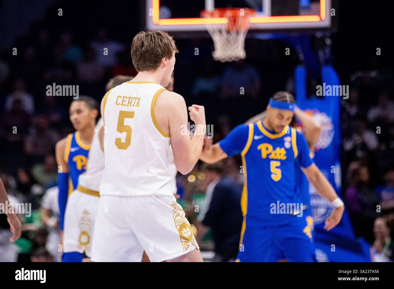 Charlotte, NC, USA. 11th Mar, 2025. Notre Dame Fighting Irish guard ...