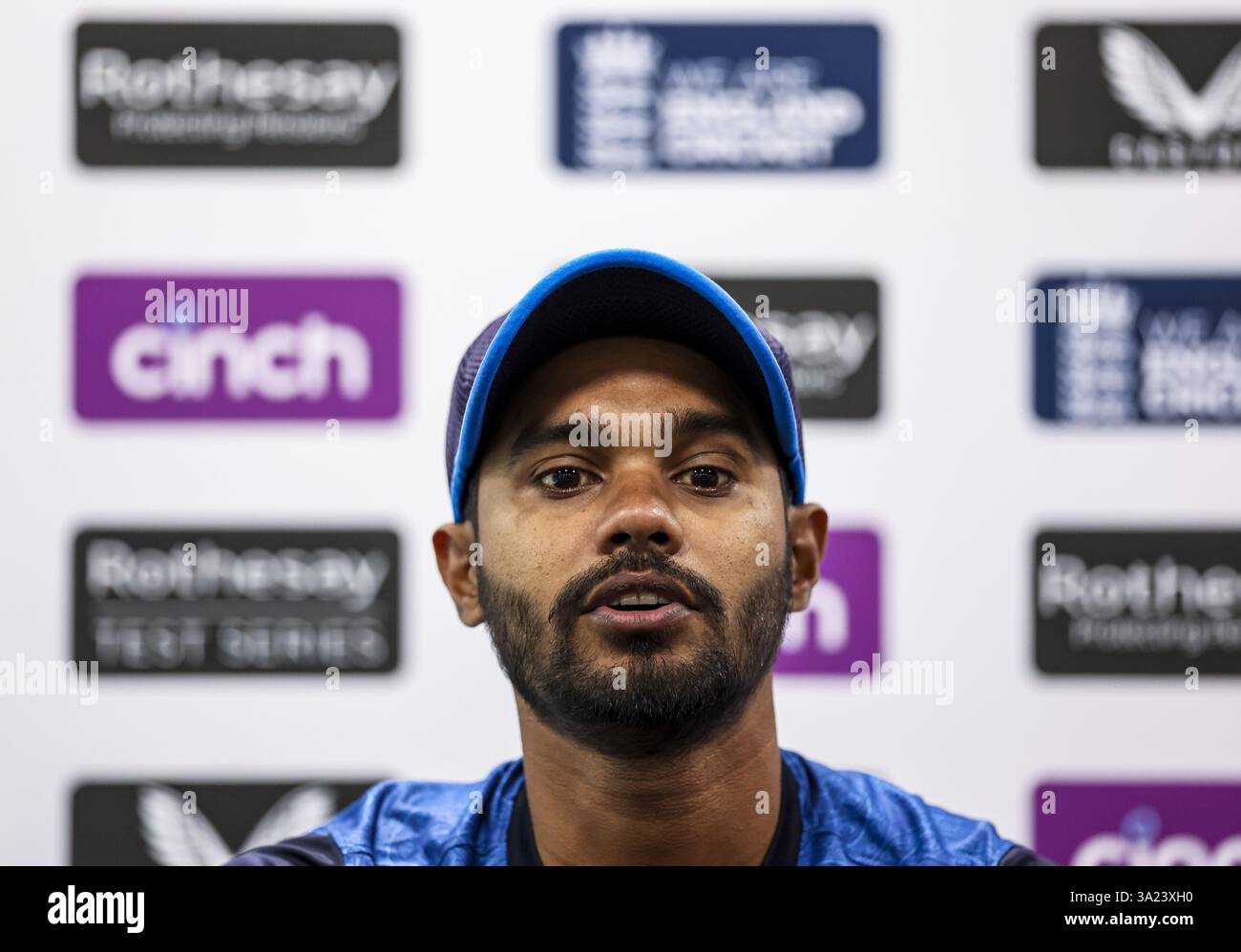 Sri Lanka captain Dhananjaya de Silva talking during the press ...