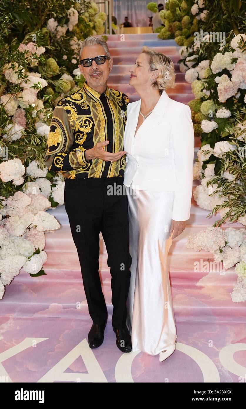 Jeff Goldblum and Janet McTeer during the photocall at Old Sessions ...