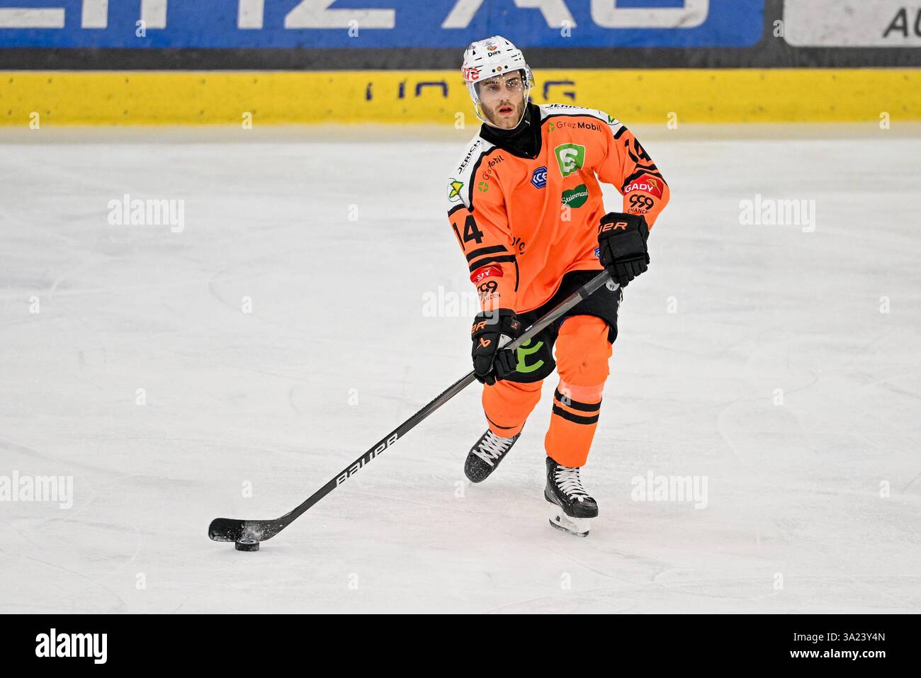 Linz, Austria. 11th Mar, 2025. LINZ, AUSTRIA -MARCH 11: Kilian Zuendel of Graz 99ers during the ...