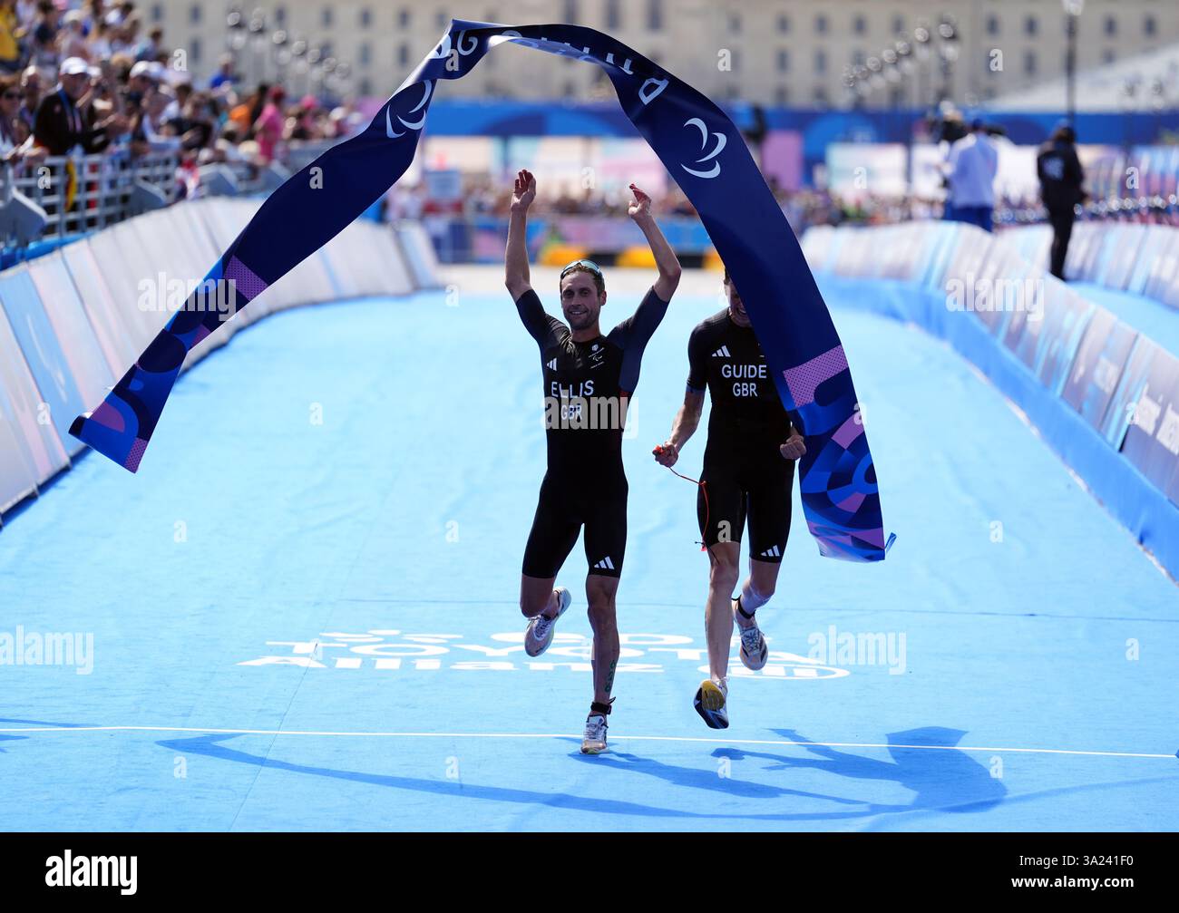 Great Britain's Dave Ellis and guide Luke Pollard celebrate after ...