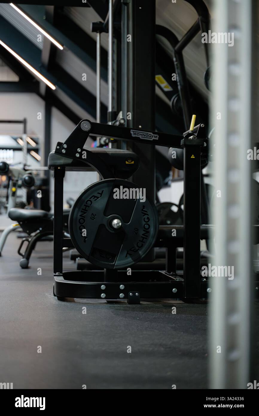 A black and silver weight machine with a black and silver plate on it ...