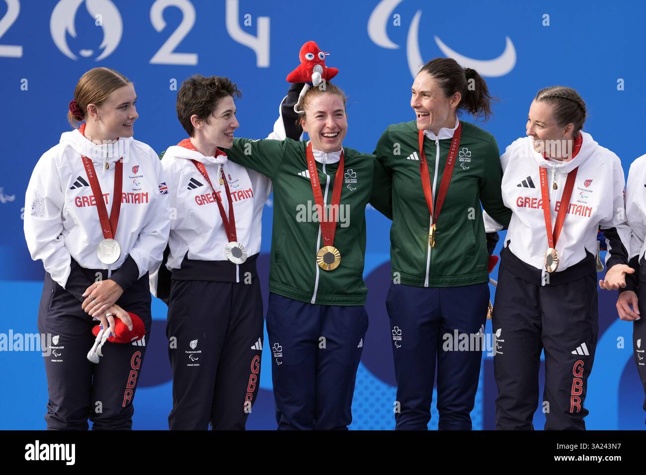 Gold medallists Ireland's Katie-George Dunlevy and pilot Linda Kelly ...