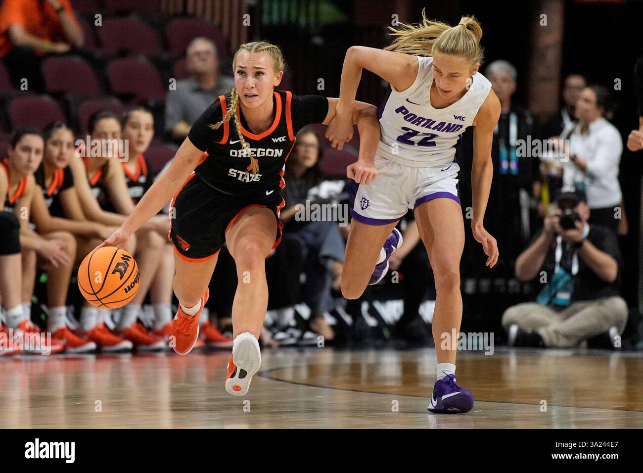 Oregon State guard Kennedie Shuler (1) drives against Portland guard ...