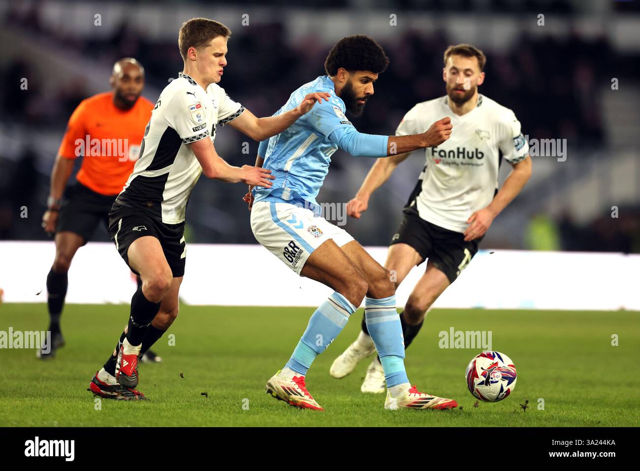 Coventry City's Ellis Simms (centre) and Derby County's Harrison ...