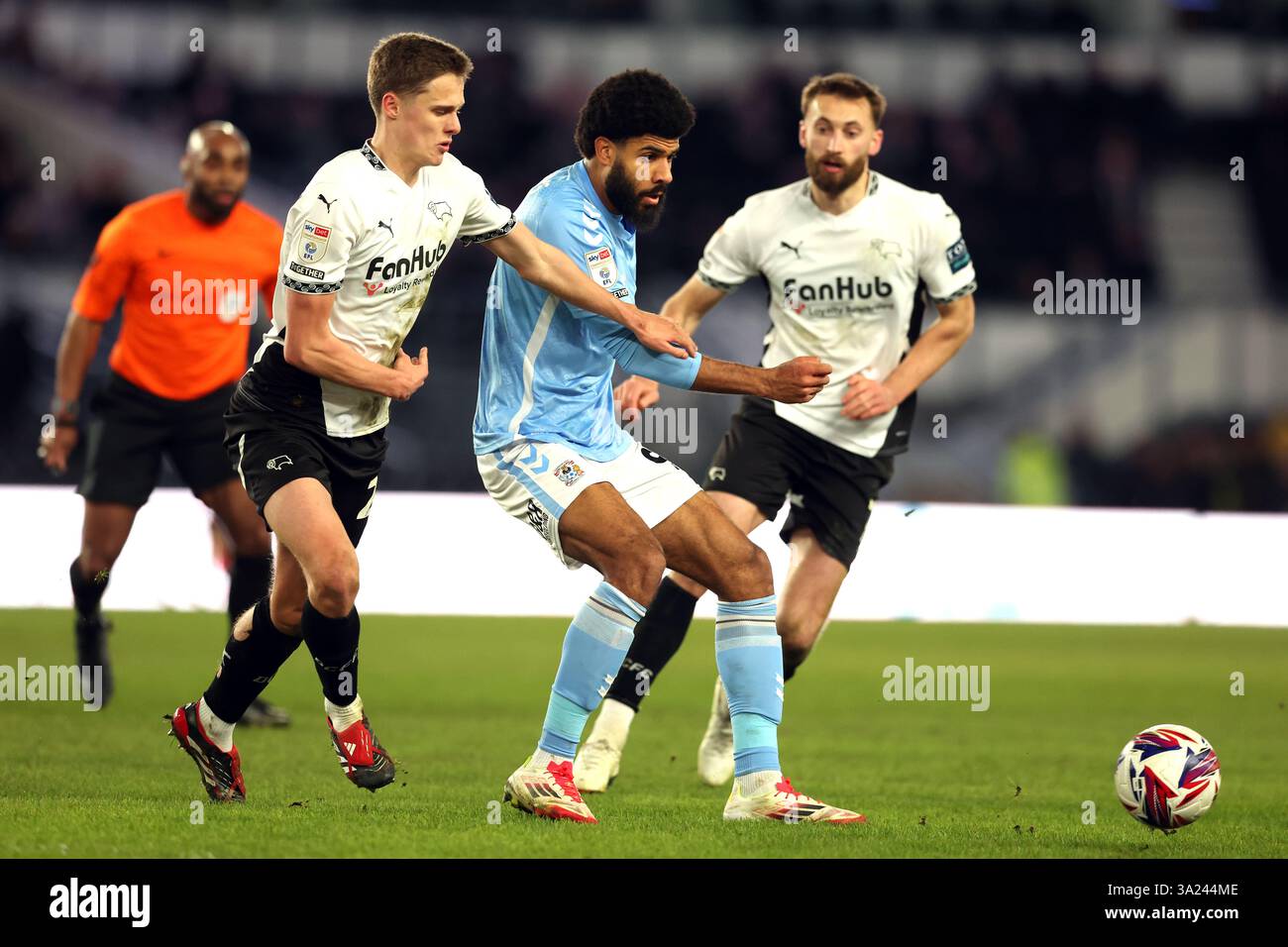 Coventry City's Ellis Simms (centre) and Derby County's Harrison ...