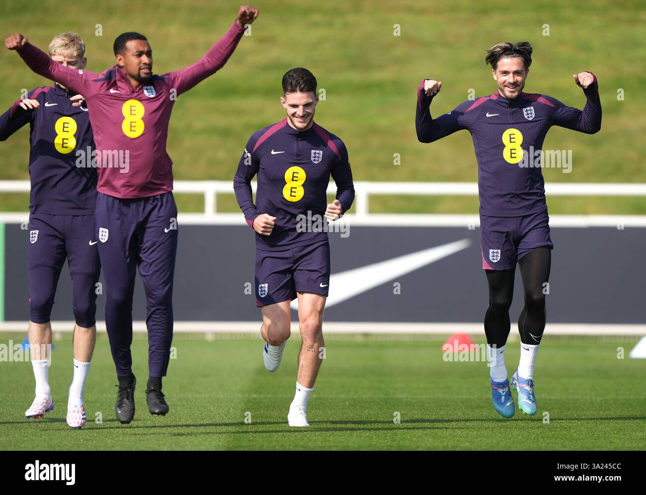 England's Jack Grealish (right), Declan Rice (centre) and team-mates ...
