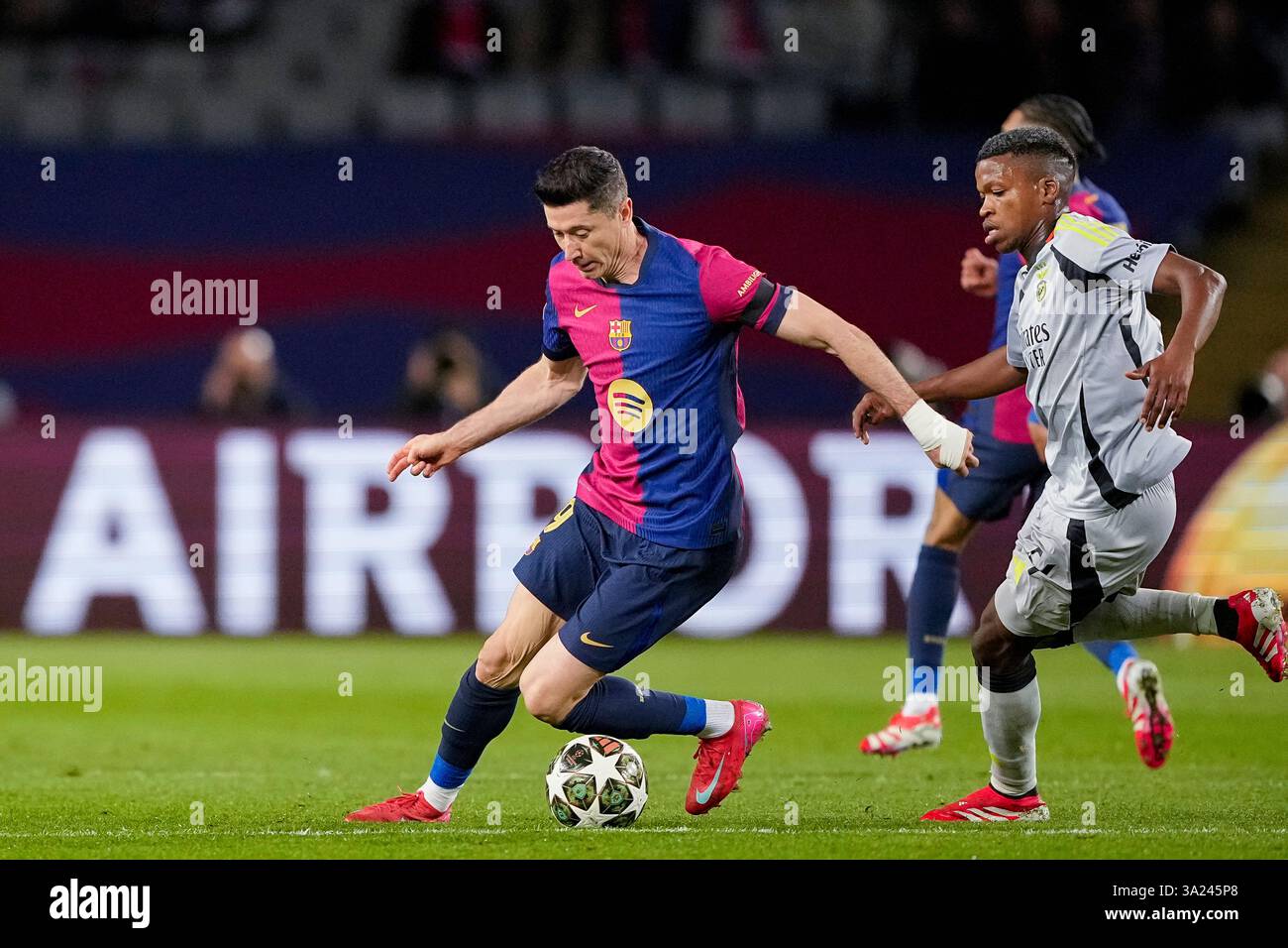 Estadi Olímpic Lluís Companys BARCELONA, SPAIN - MARCH 11: Robert ...