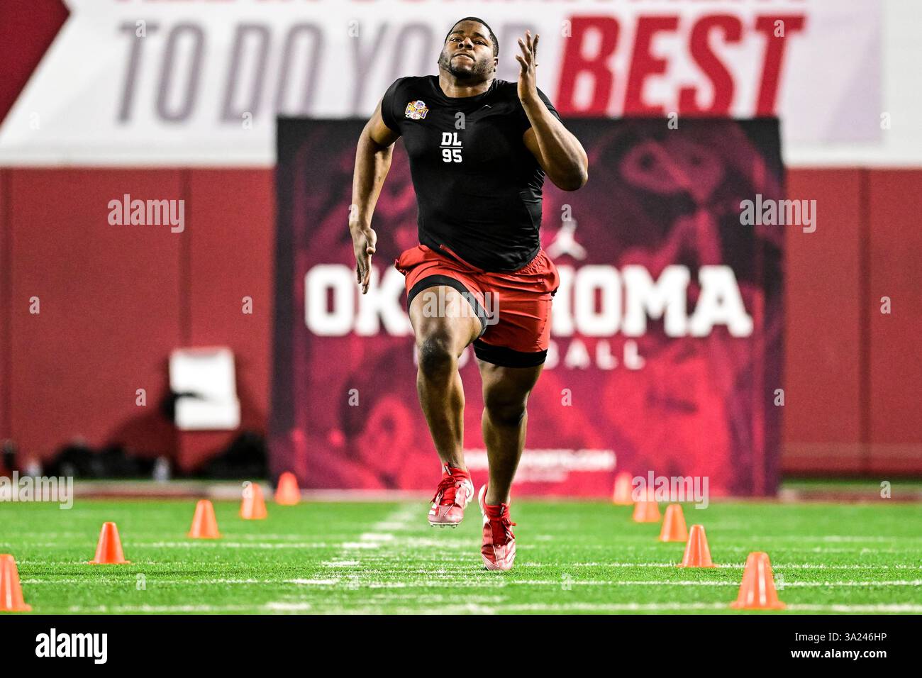 Oklahoma defensive lineman Da'Jon Terry (95) attempts the 40-yard dash ...
