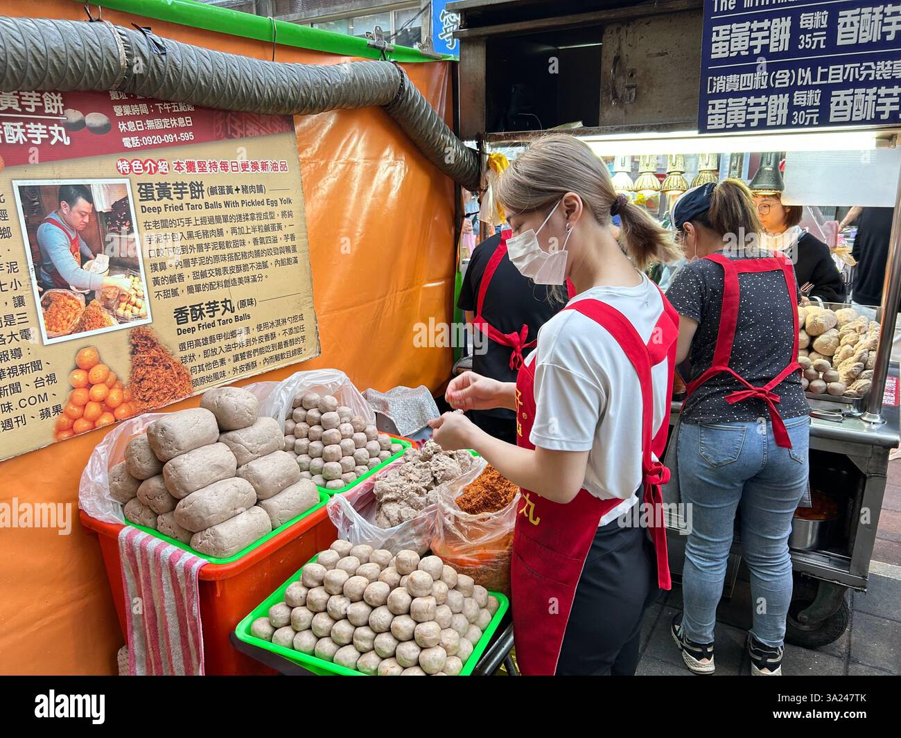 Taipei, Taiwan, People, in Traditional Night Market, Ningxia Stock ...