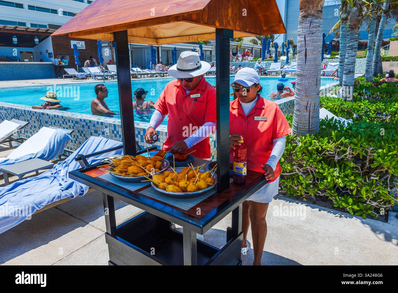 Food waiter pool hi-res stock photography and images - Alamy