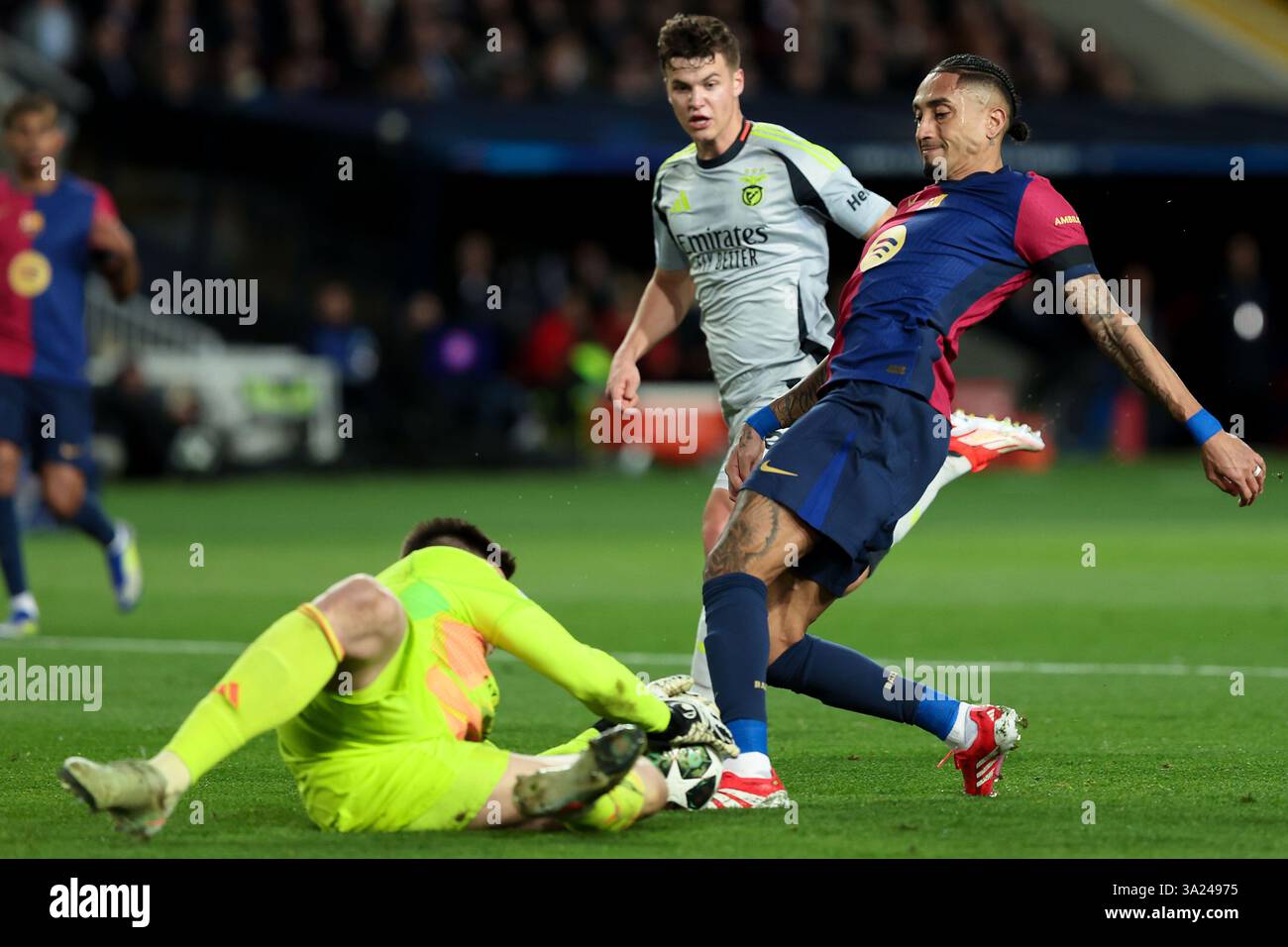 Barcelona, Germany. 11th Mar, 2025. Fussball UEFA Champions League ...