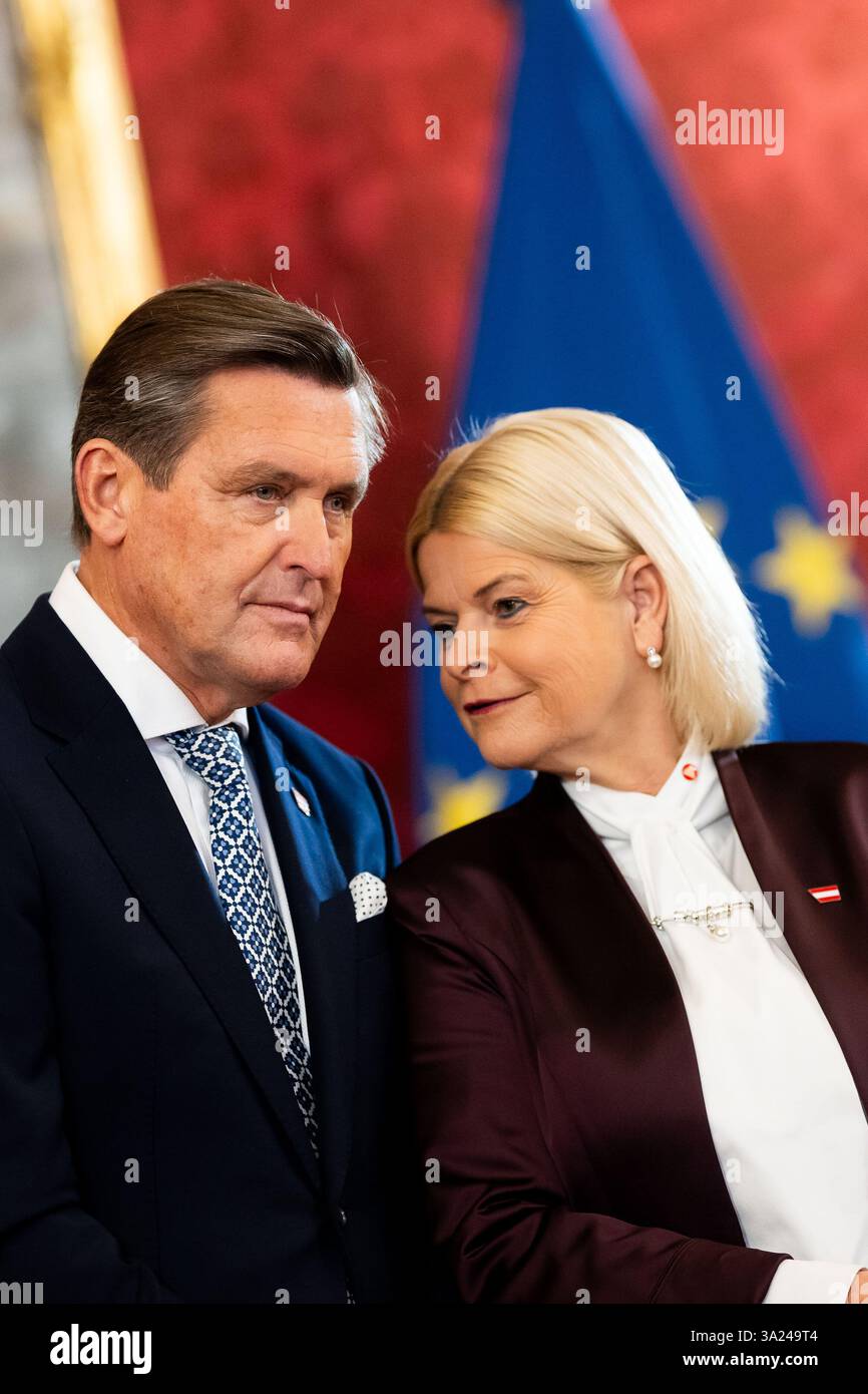 Umweltminister Peter Hanke (SPÖ, L) und Verteidigungsministerin Claudia ...