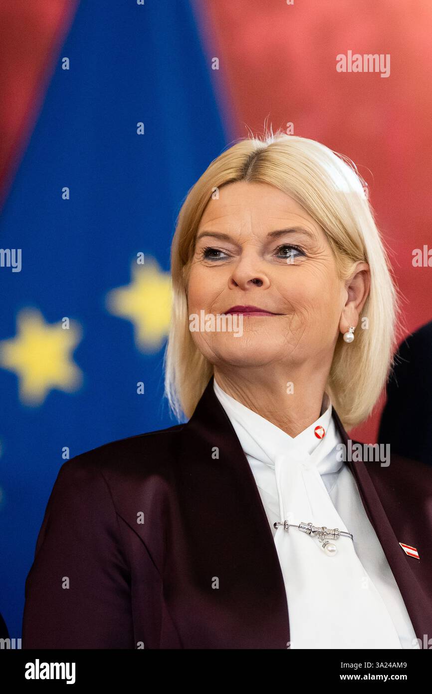 Verteidigungsministerin Claudia Tanner (ÖVP) während der Angelobung der ...