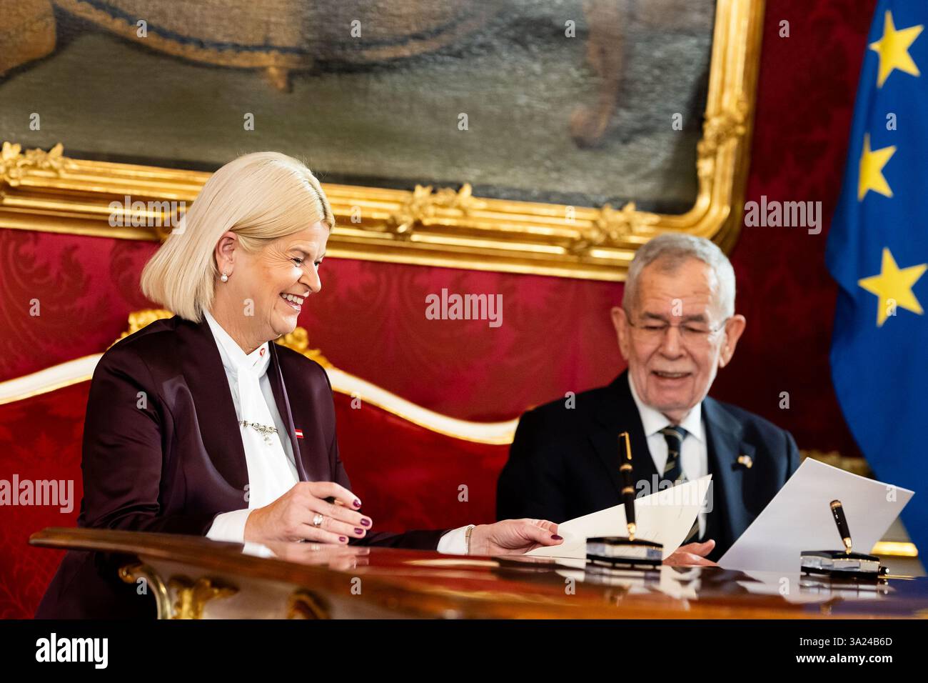 Verteidigungsministerin Claudia Tanner (ÖVP) und Bundespräsident ...