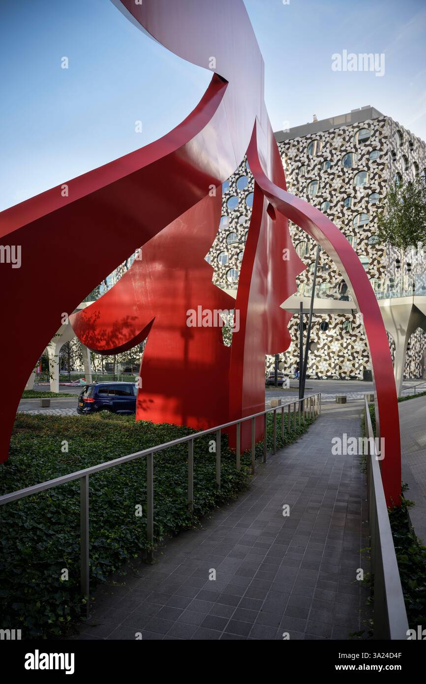 Artistic, powerful steel sculpture (head in the wind by Allen Jones) in ...