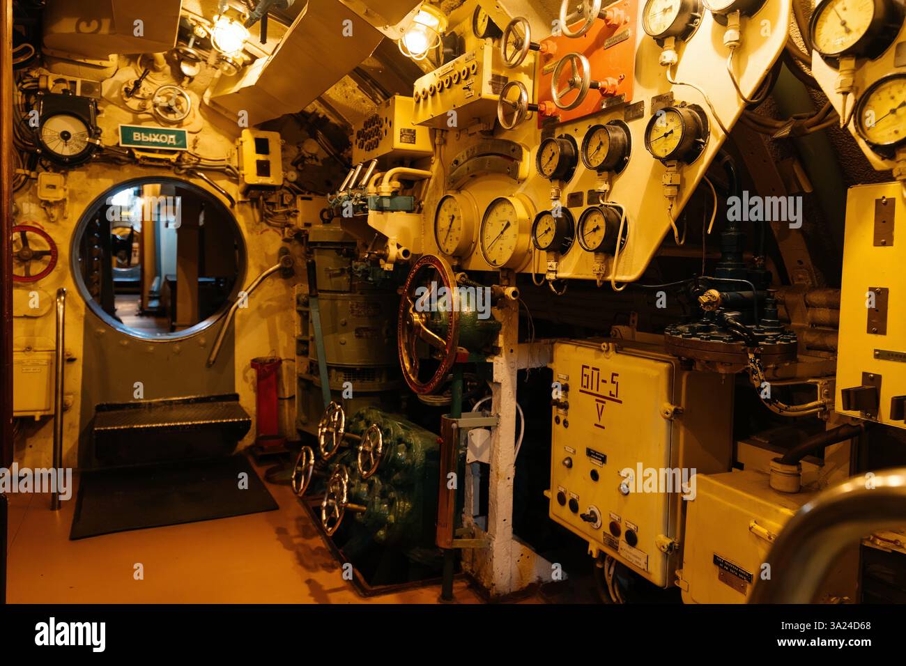Russian submarine interior hi-res stock photography and images - Alamy