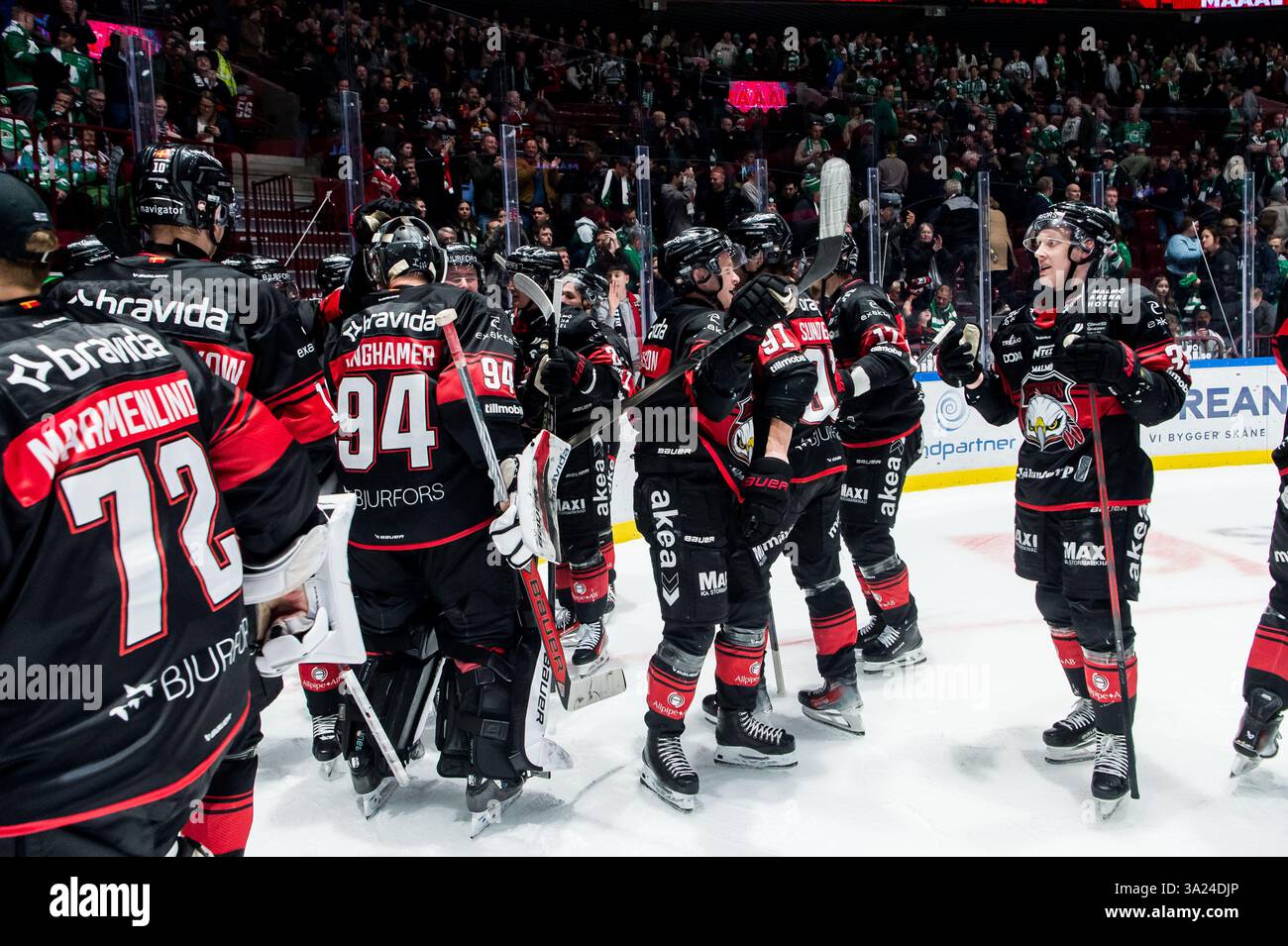 250311 Malmö Redhawks spelare jublar efter ishockeymatchen i SHL mellan ...