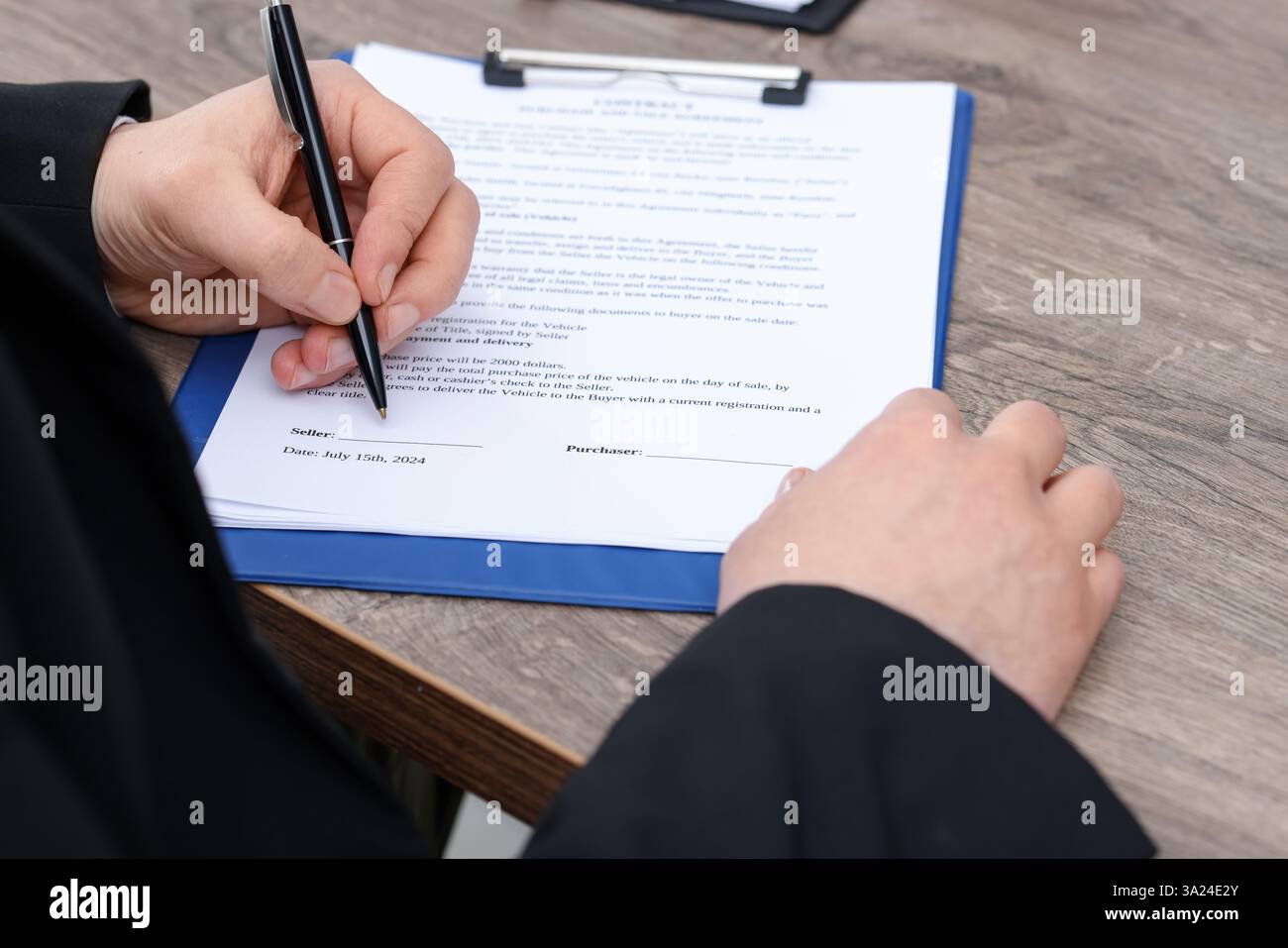 Customer signing car sale contract hi-res stock photography and images ...