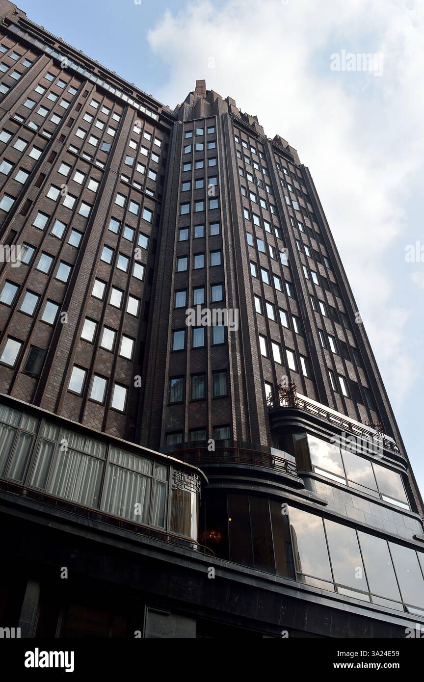 SHANGHAI, 3 JAN 2025: Side view of the art deco Park Hotel in Shanghai ...