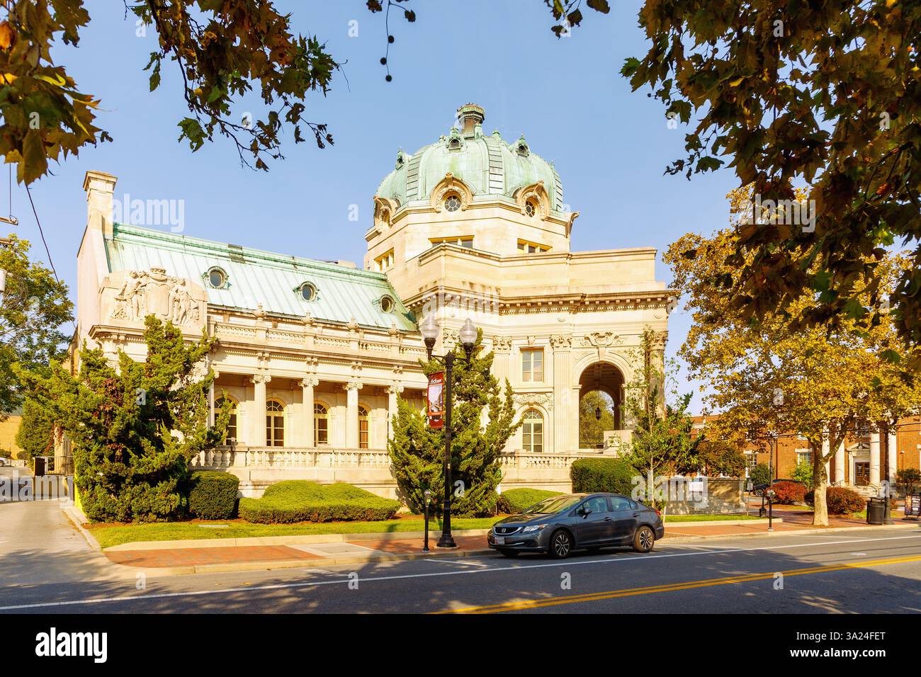 Handley Library in Winchester, Frederick County, Virginia, USA Stock ...