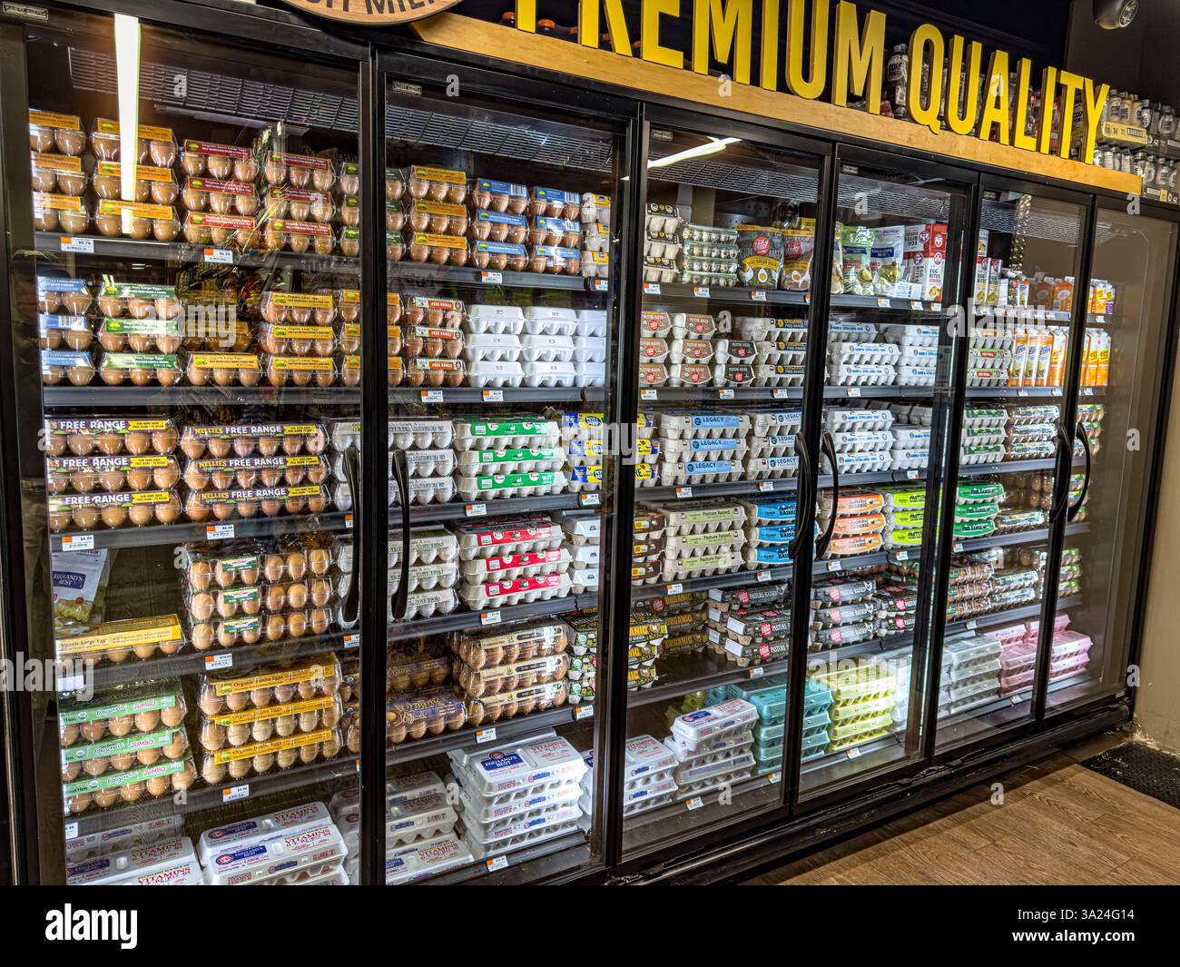 Eggs display in grocery store Stock Photo - Alamy