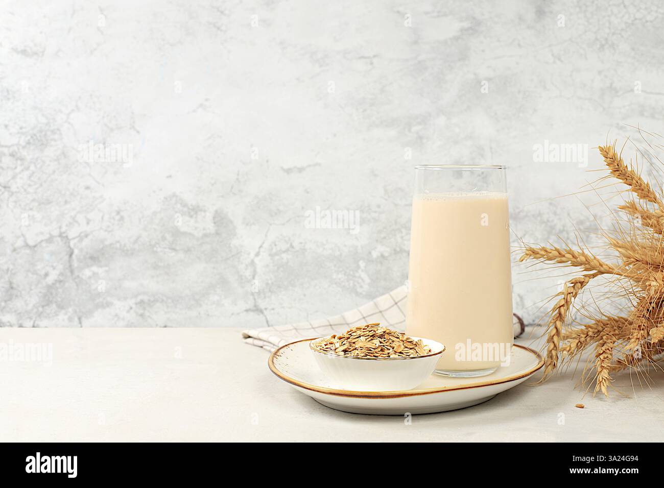 Oatmeal vegan alternative milk lactose and gluten free, allergy free ...