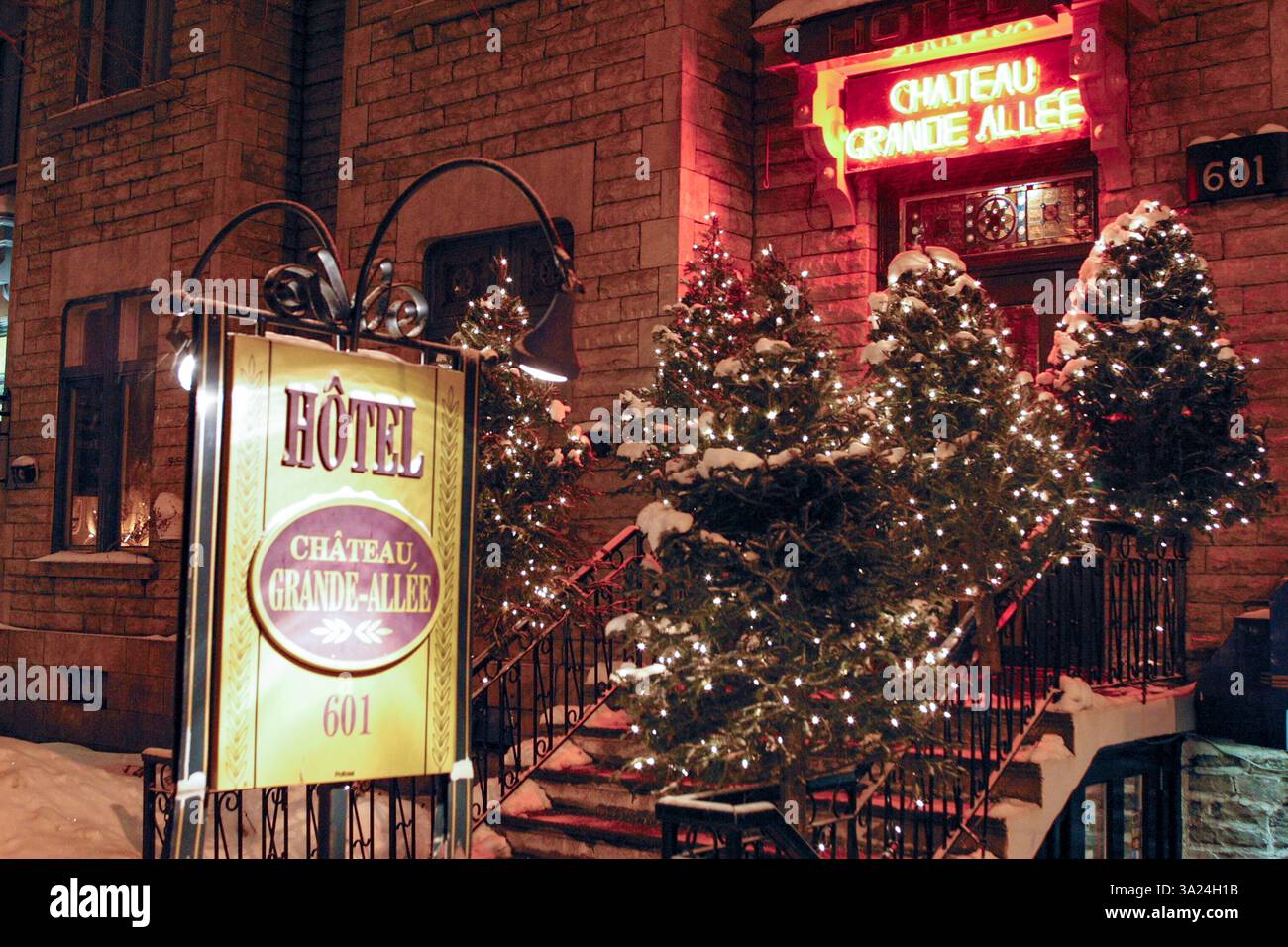 Nightlife in Quebec City, restaurants, bars, clubs, night shot in ...