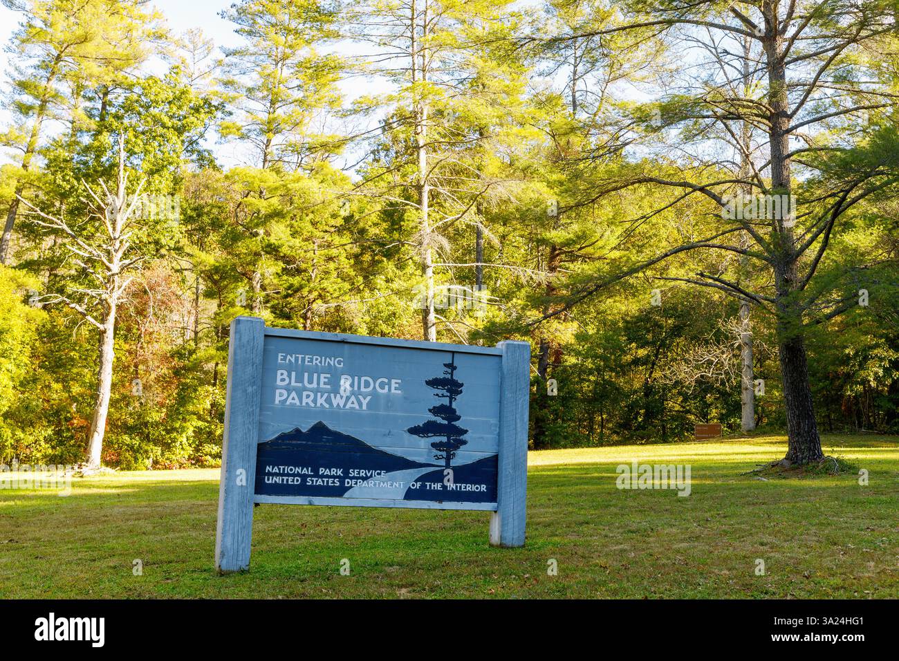 Blue Ridge Parkway, entrance and welcome sign near Roanoke, Virginia ...