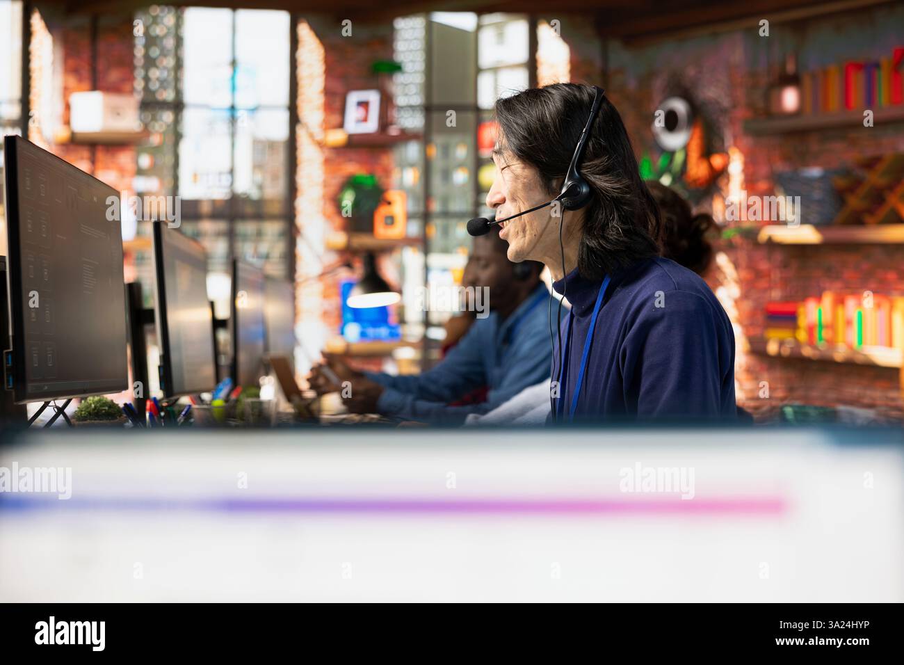 Call center senior agent uses artificial intelligence to enhance ...