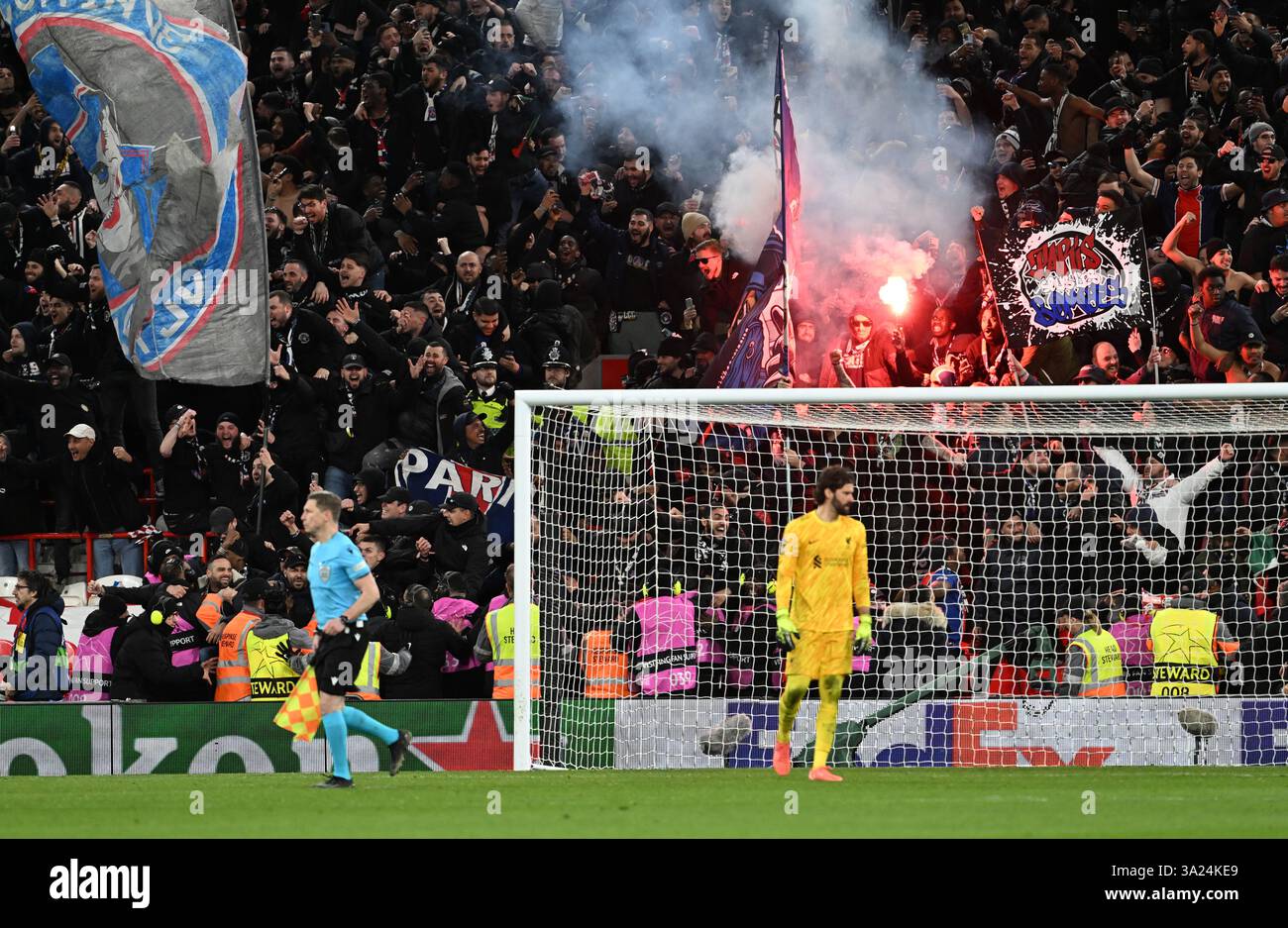 Liverpool, UK. 11th Mar, 2025. PSG fans celebrate their sides win ...