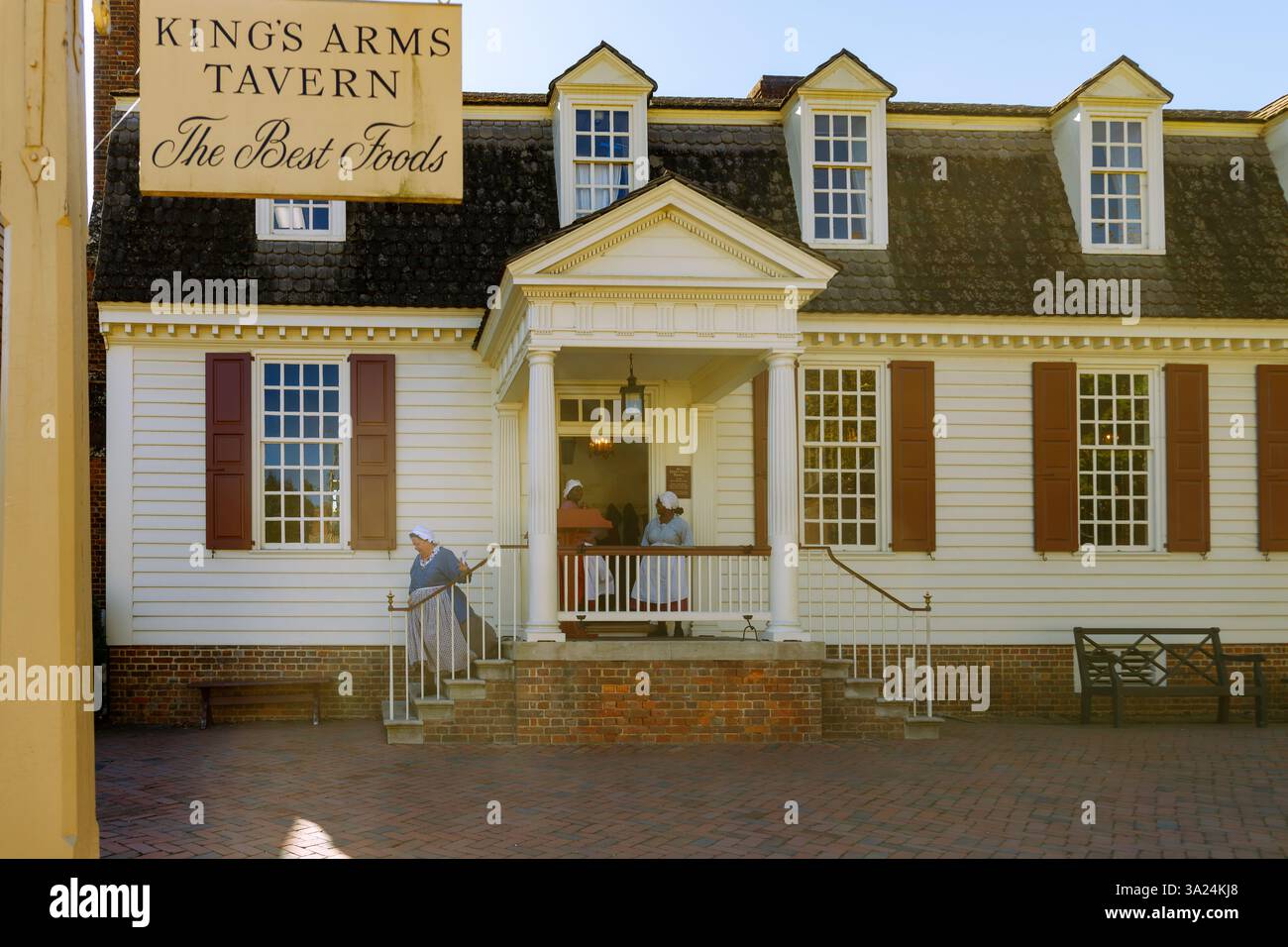 King's Arms Tavern at the Colonial Willliamsburg Living History Museum ...