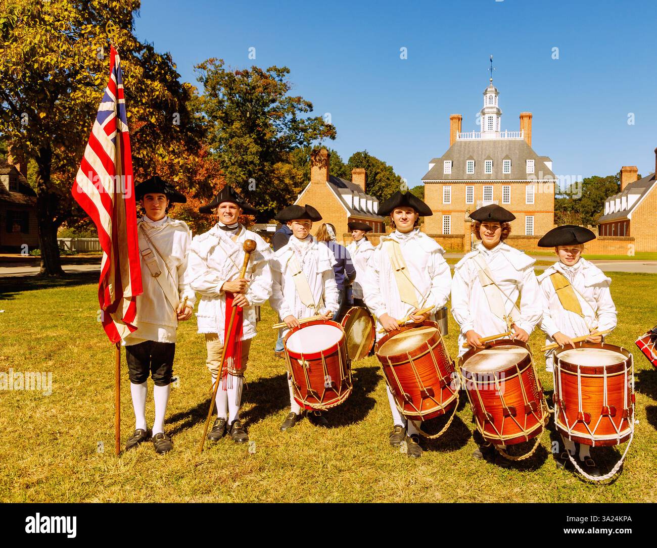 Fife & Drum March auf dem Palace Green vor dem Governor's Palace ...