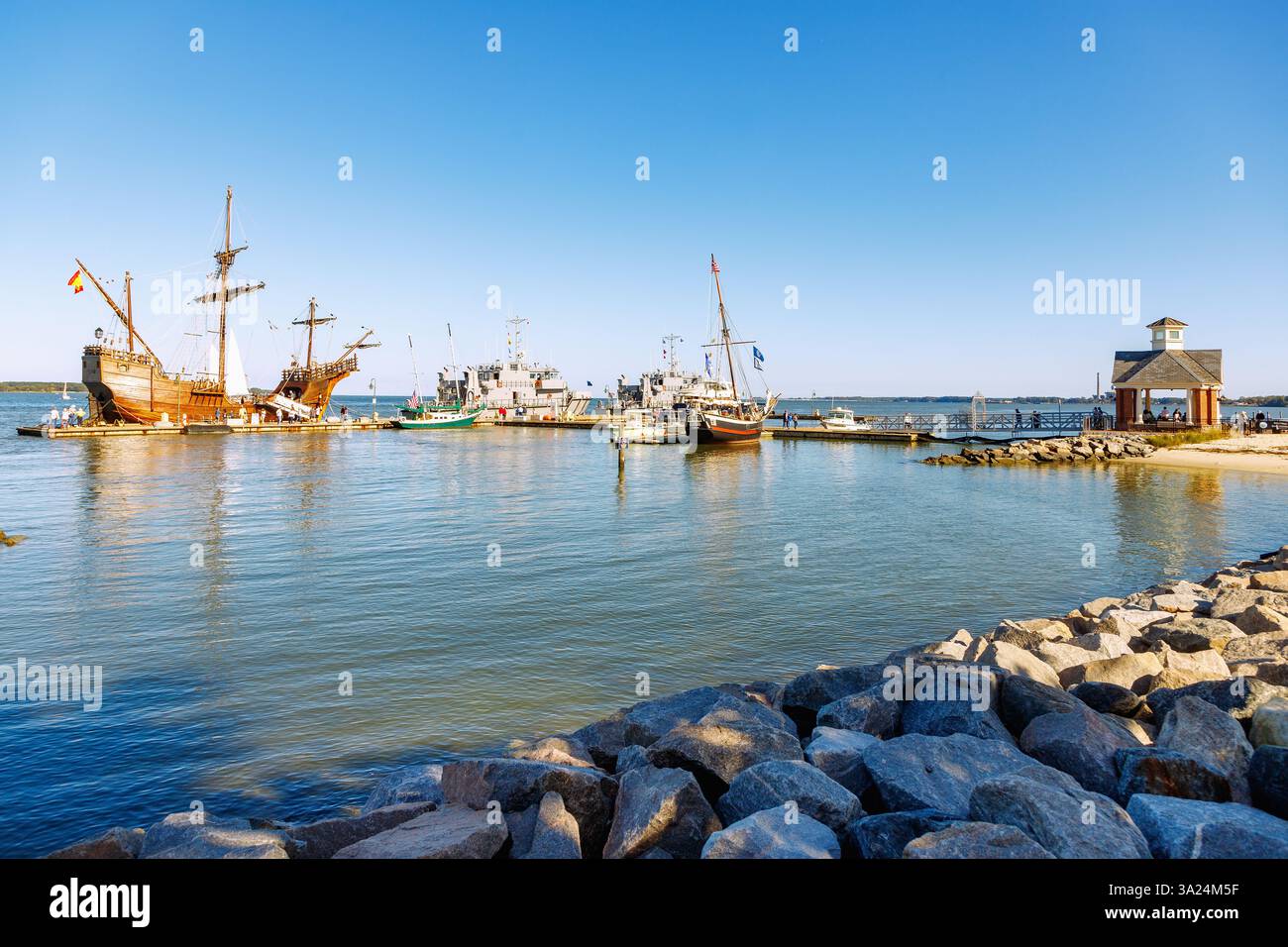 Riverwalk Landing Pier with Schooner Nao Trinidad and Schooner Luna in ...