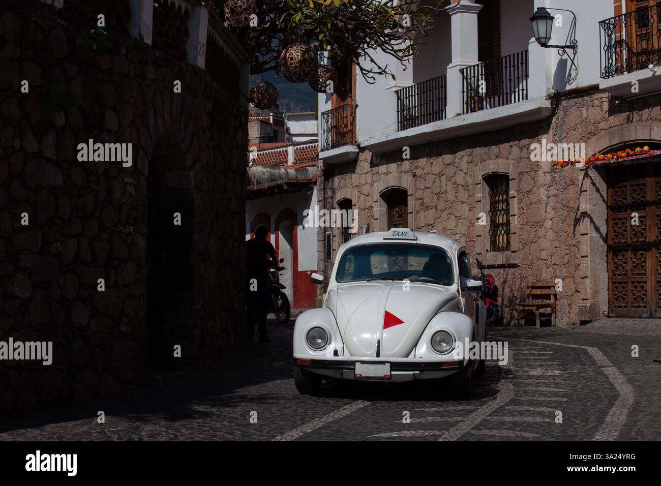 Beautiful colonial streets of the Magical Town of Taxco de Alarcon ...