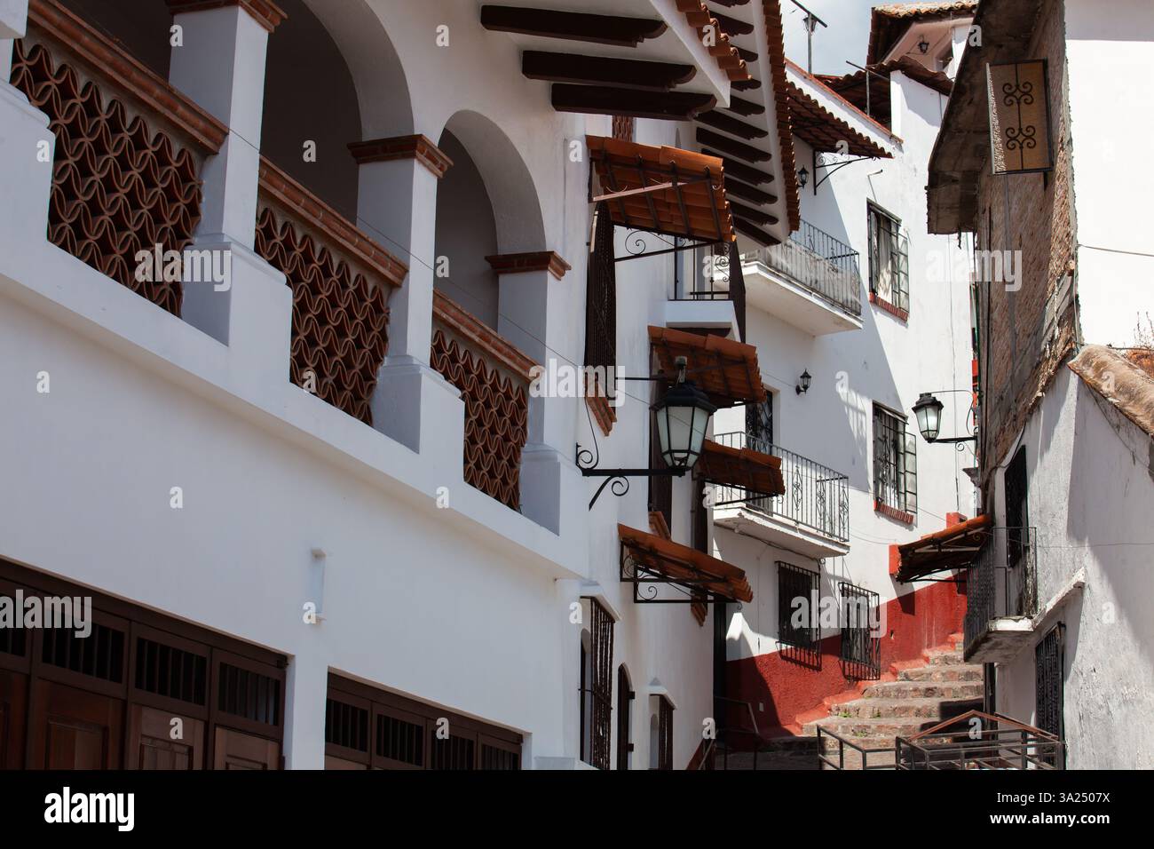 Beautiful colonial streets of the Magical Town of Taxco de Alarcon ...