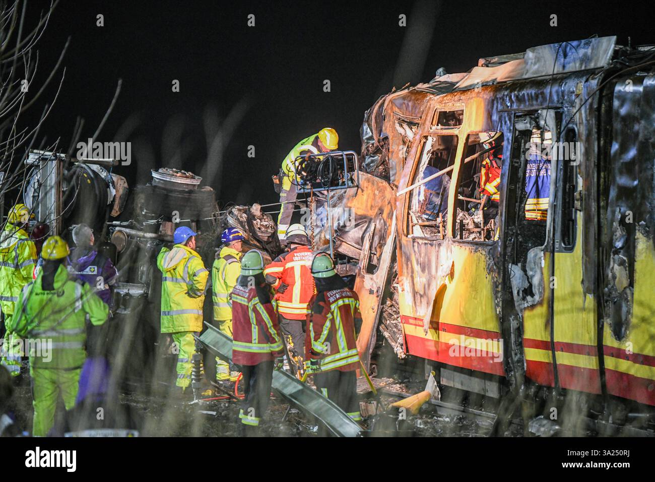 11 March 2025, Baden-Württemberg, Ubstadt-Weiher: View of the accident ...