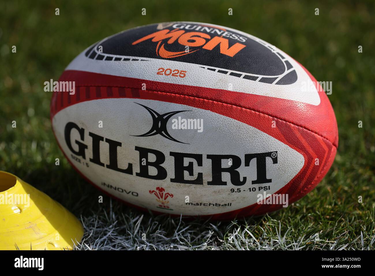 6 nations Gilbert rugby ball. Wales rugby team training at the Vale ...
