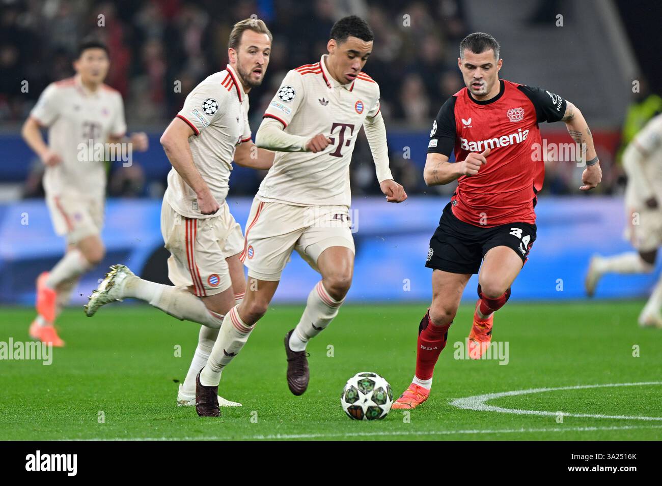 (250312) -- LEVERKUSEN, March 12, 2025 (Xinhua) -- Jamal Musiala (C) of ...
