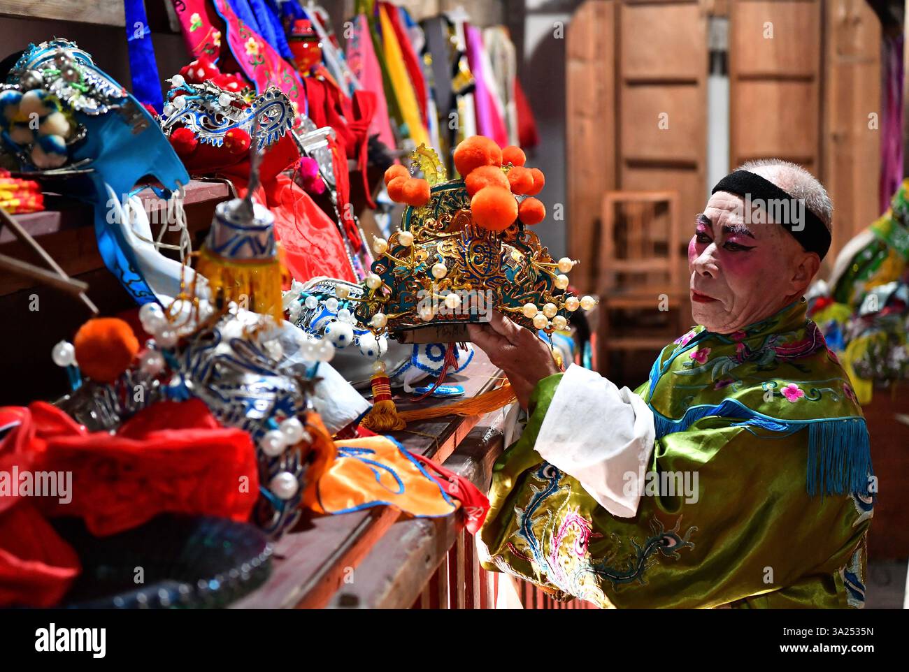 Voices actors hi-res stock photography and images - Alamy