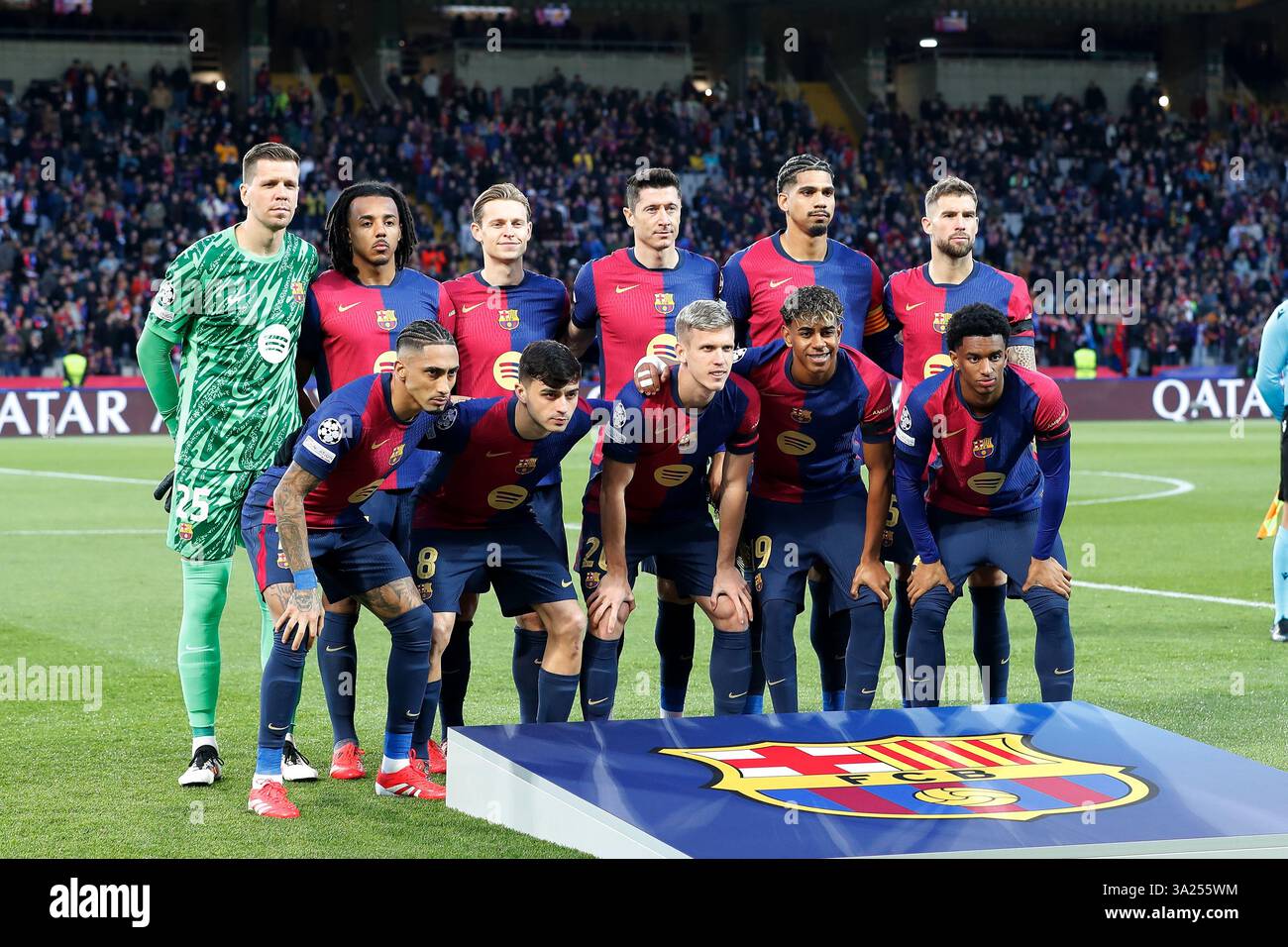 Barcelona, Spain. 11th Mar, 2025. Barcelona team group line-up ...