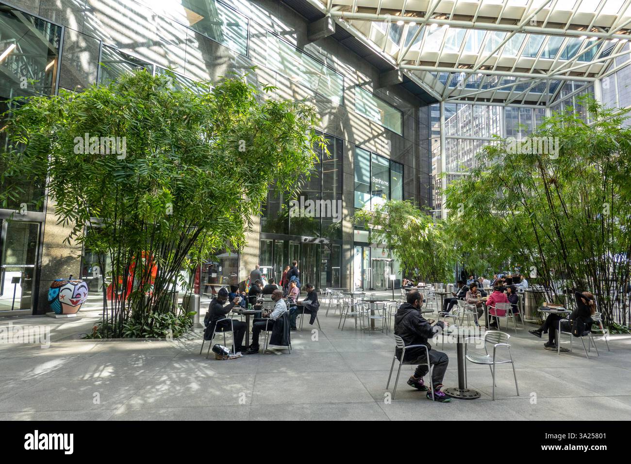 590 madison avenue new york hi-res stock photography and images - Alamy
