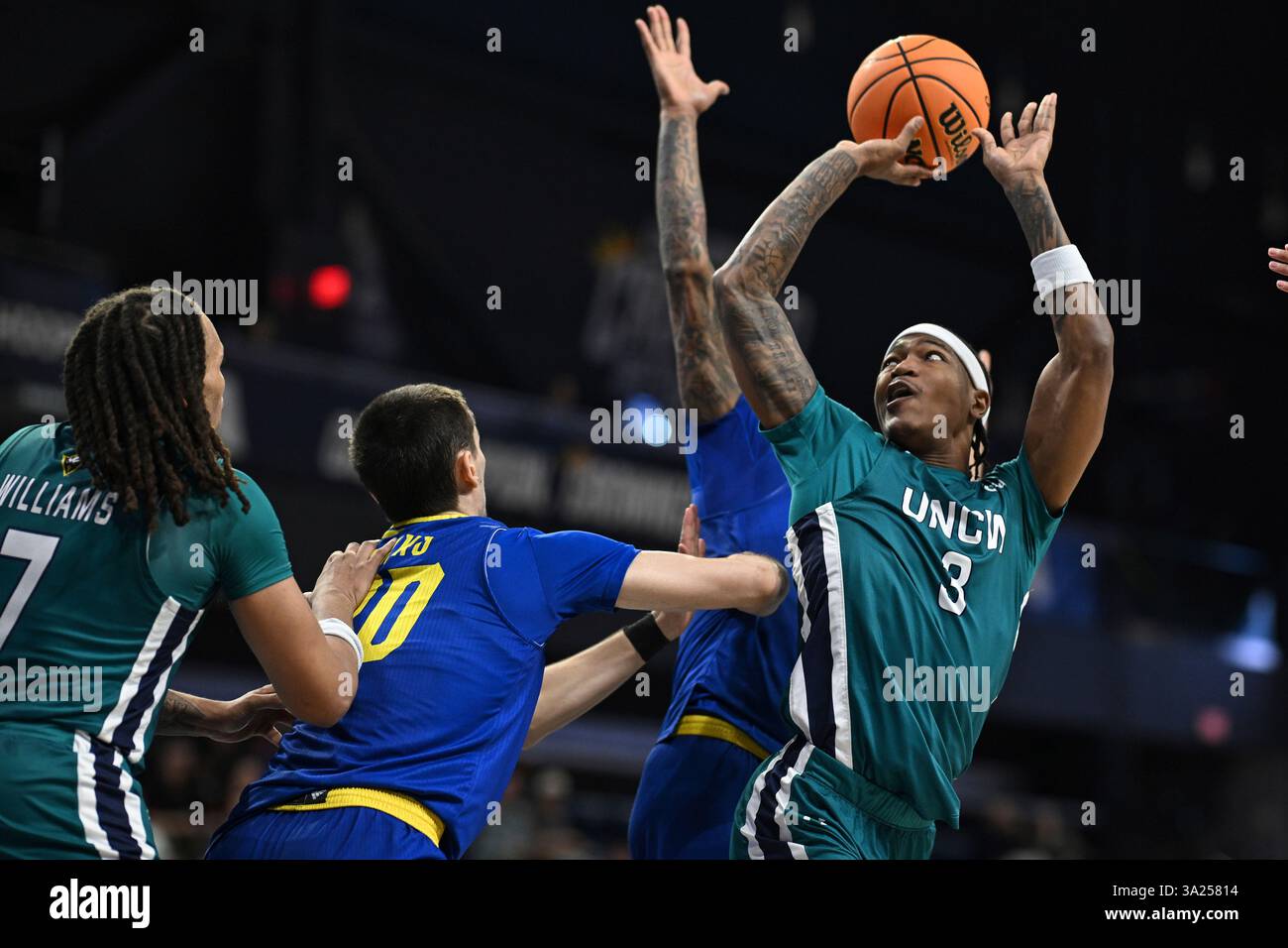 UNC Wilmington forward Sean Moore (3) shoots the ball over Delaware ...