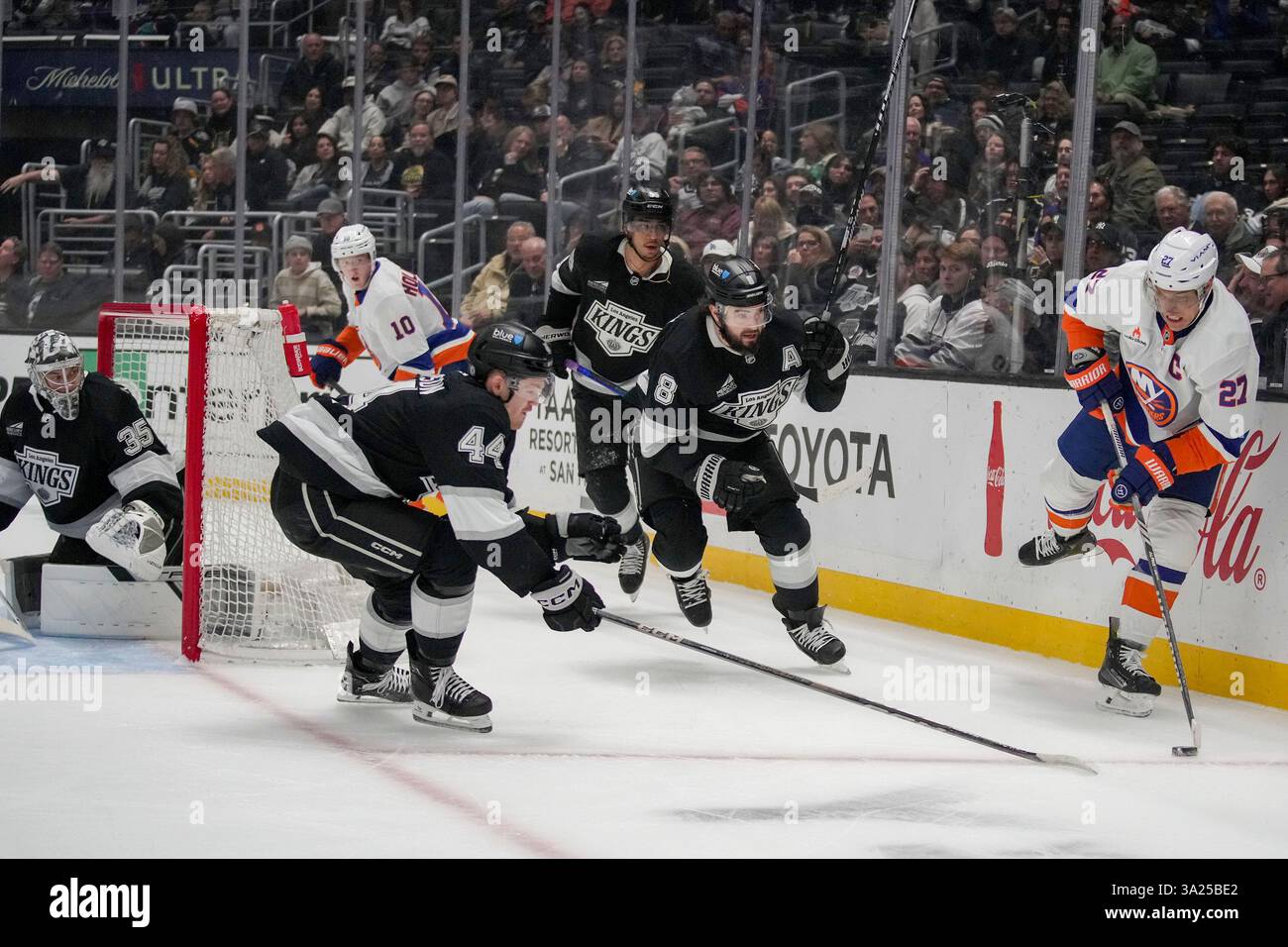 New York Islanders left wing Anders Lee (27) looks to pass around Los ...