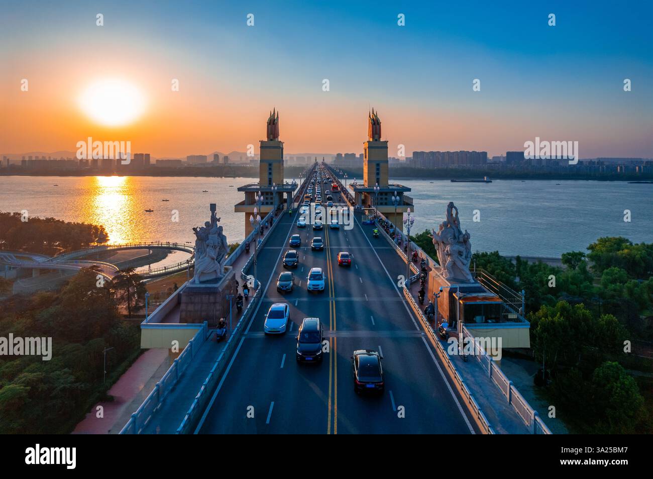 Twilight view of Nanjing Yangtze River Bridge, Jiangsu Province, China ...