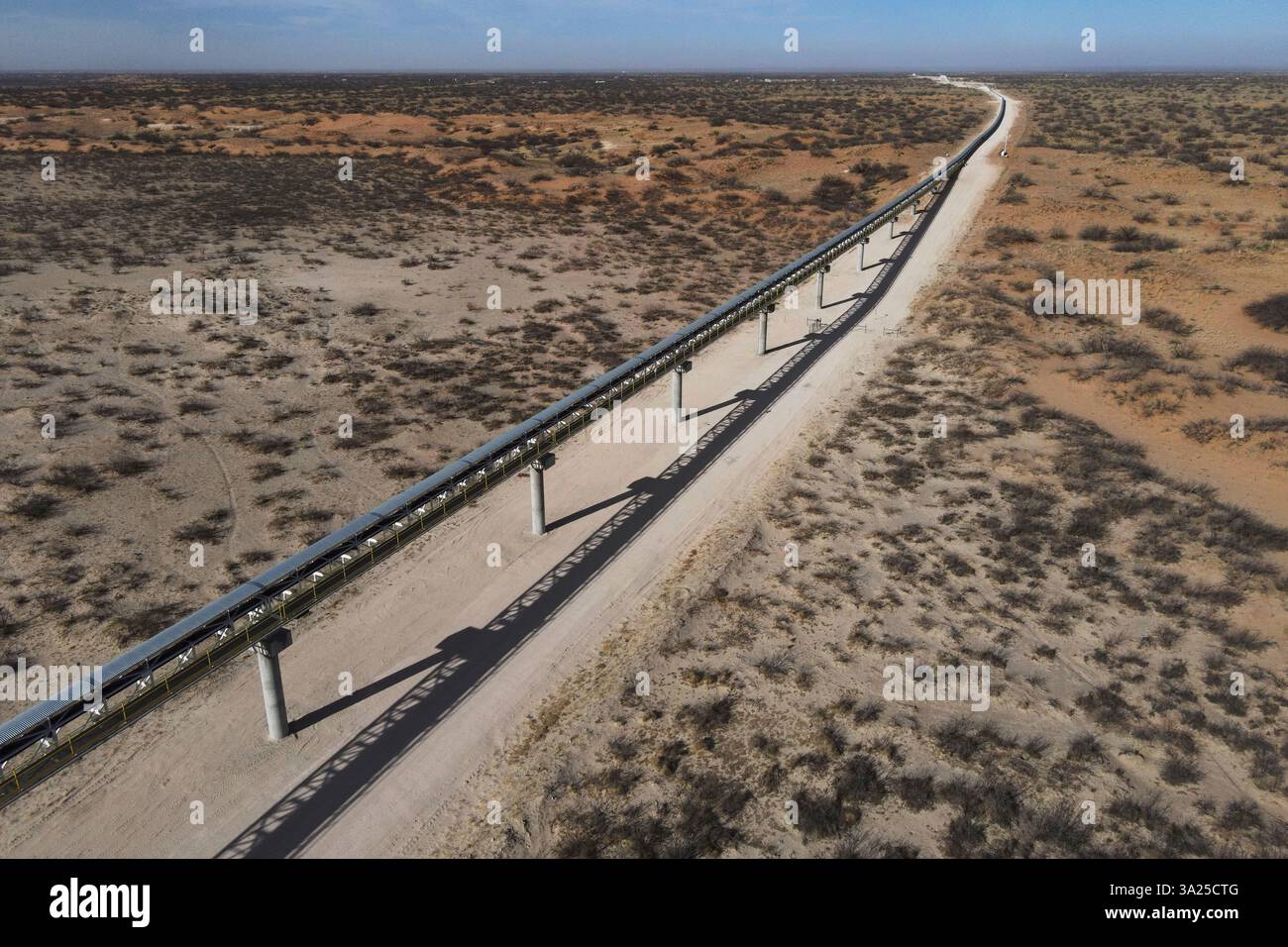 A 42-mile conveyor belt by Atlas Energy carries sand needed for ...
